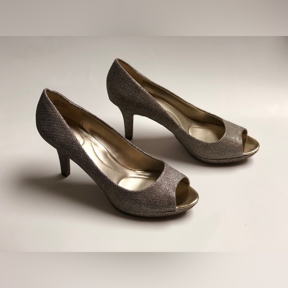 Bandolino | Shoes | Bflexible By Bandolino Supermodel Gold High Heels ...